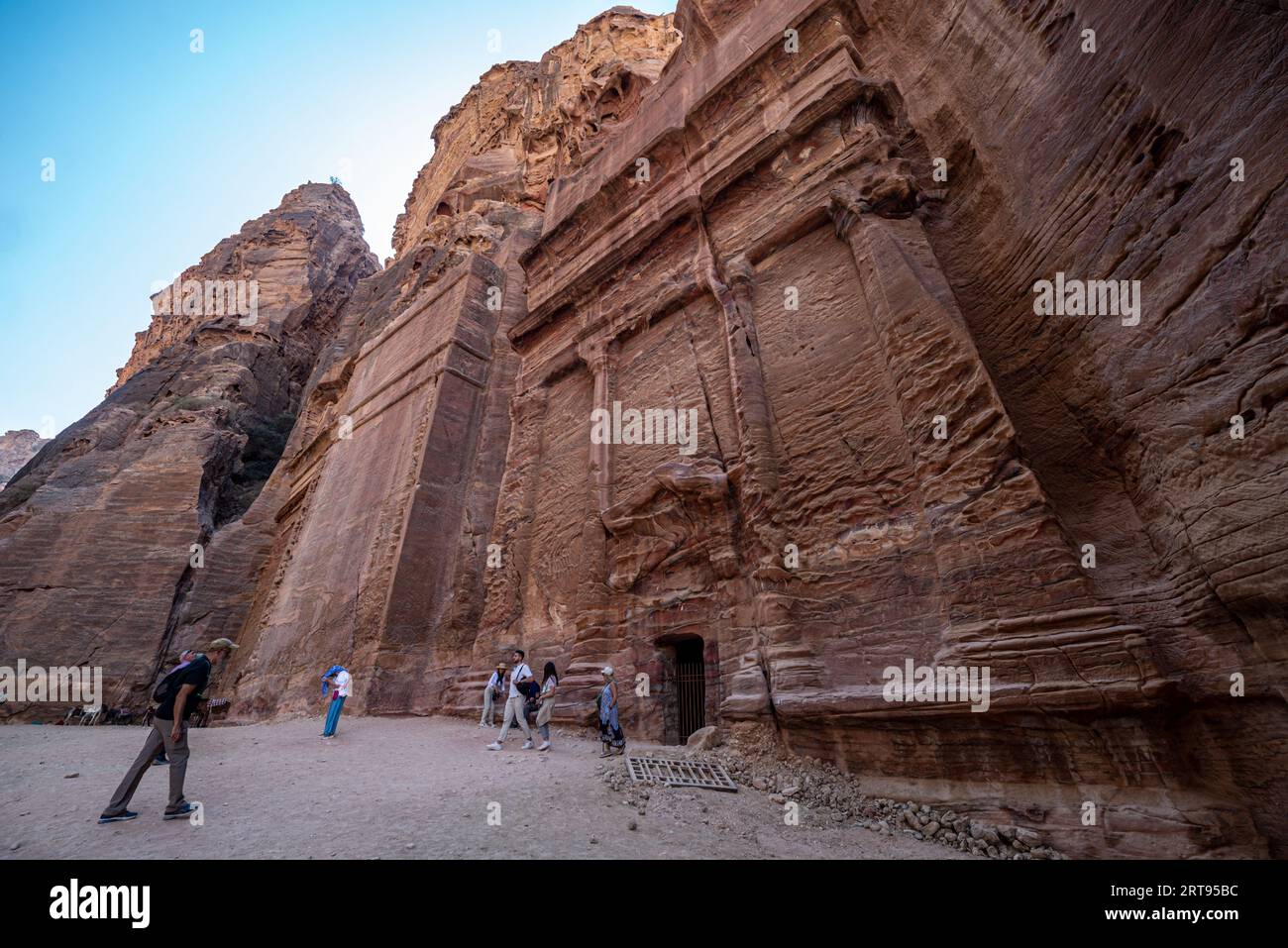 Rock-cut building in Petra archaeological site, Jordan Stock Photo - Alamy