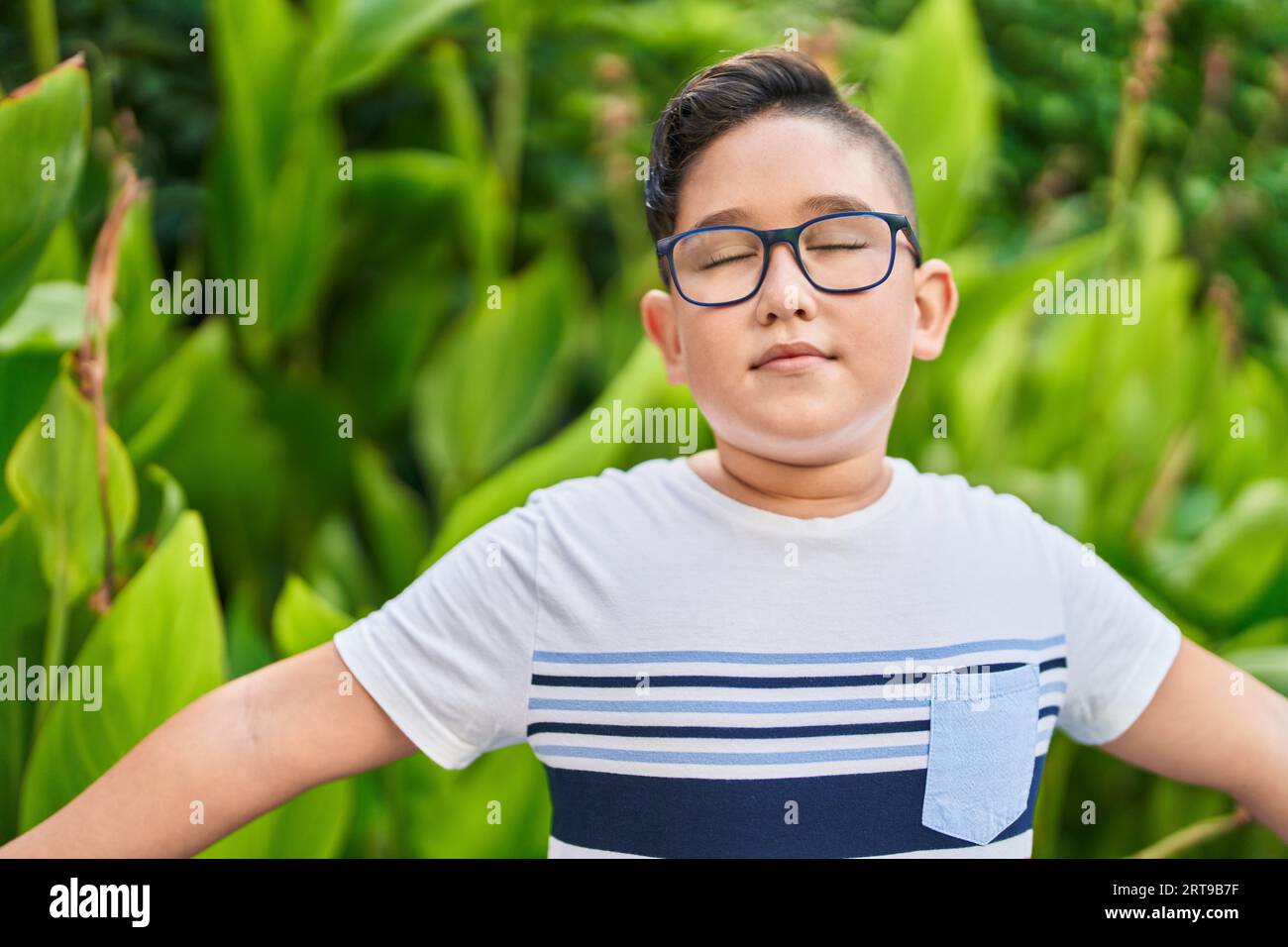 Hispanic boy green eyes hi-res stock photography and images - Alamy