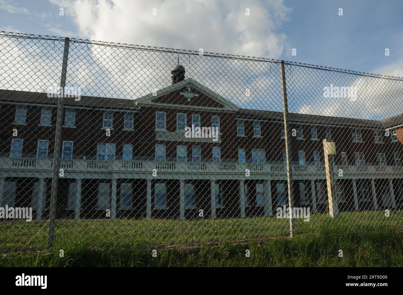HASLAR HOSPITAL FENCED OFF FROM THE SEA WALL AT HASLAR, GOSPORT. PIC ...