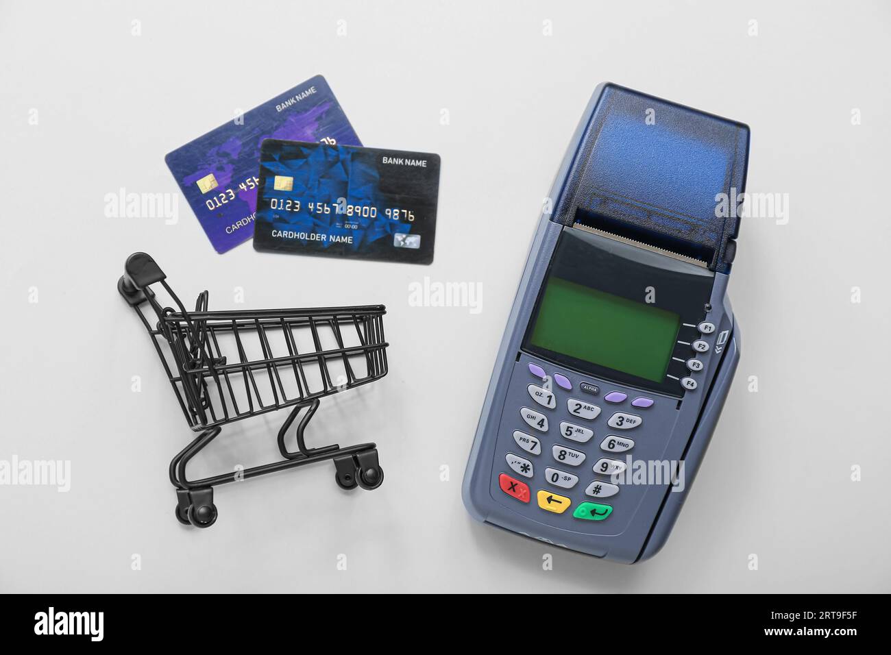 Shopping cart credit cards hi-res stock photography and images - Alamy