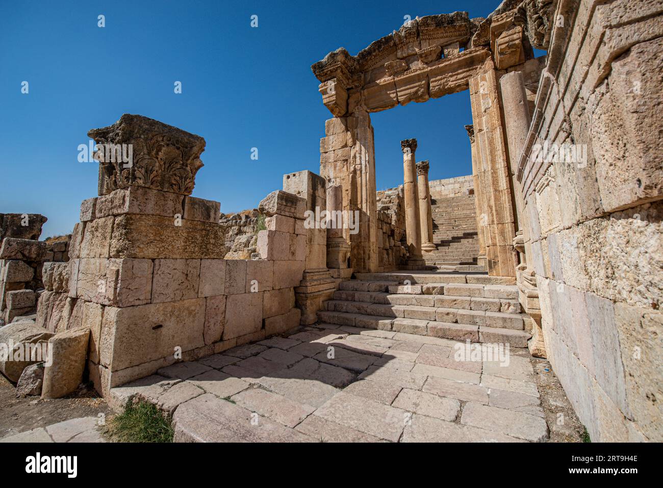 Ancient buildings in Jerash archaeological site, Jordan Stock Photo - Alamy