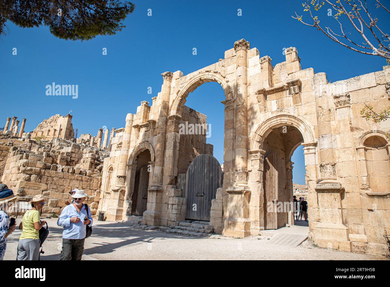 Roman Arch in Jerash archaeological site, Jordan Stock Photo - Alamy