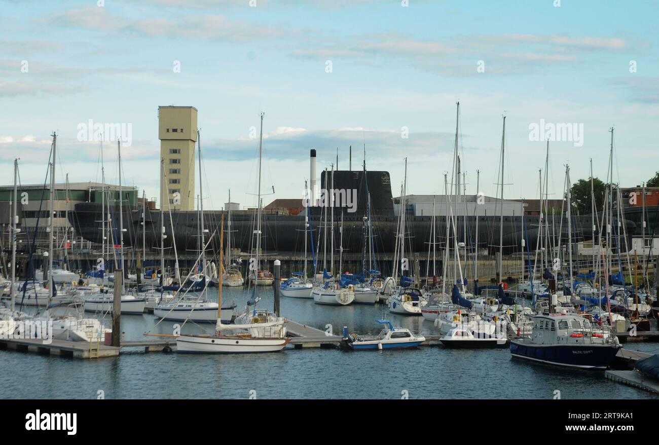 GHMS ALLIANCE AND THE SUBMARINE ESCAPE TOWER, HMS DOLPHIN, HASLAR ...