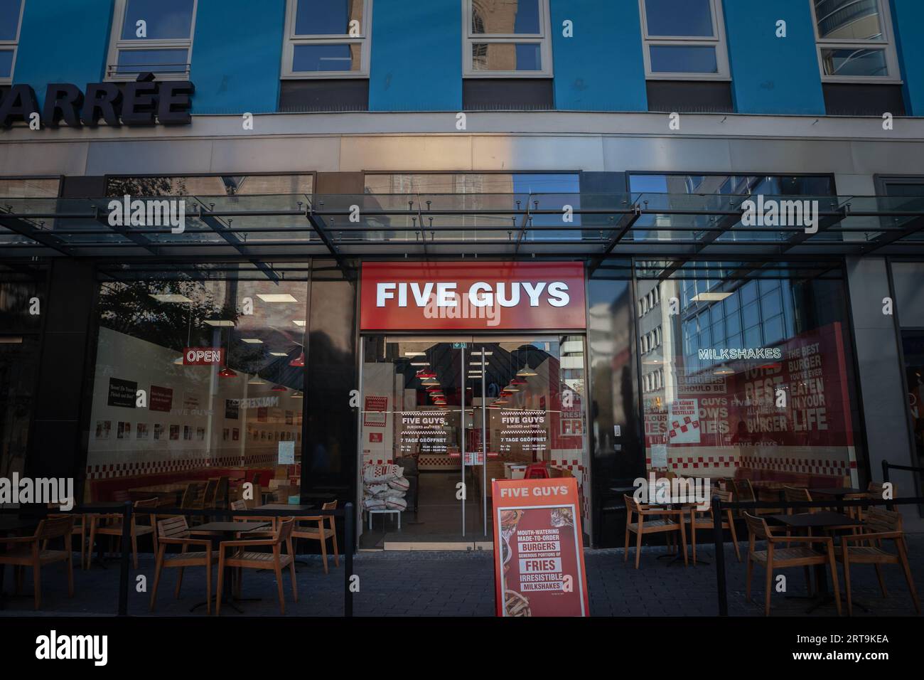 Five guys logo hi-res stock photography and images - Alamy
