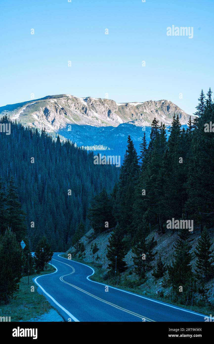 Long winding country lane hi-res stock photography and images - Alamy