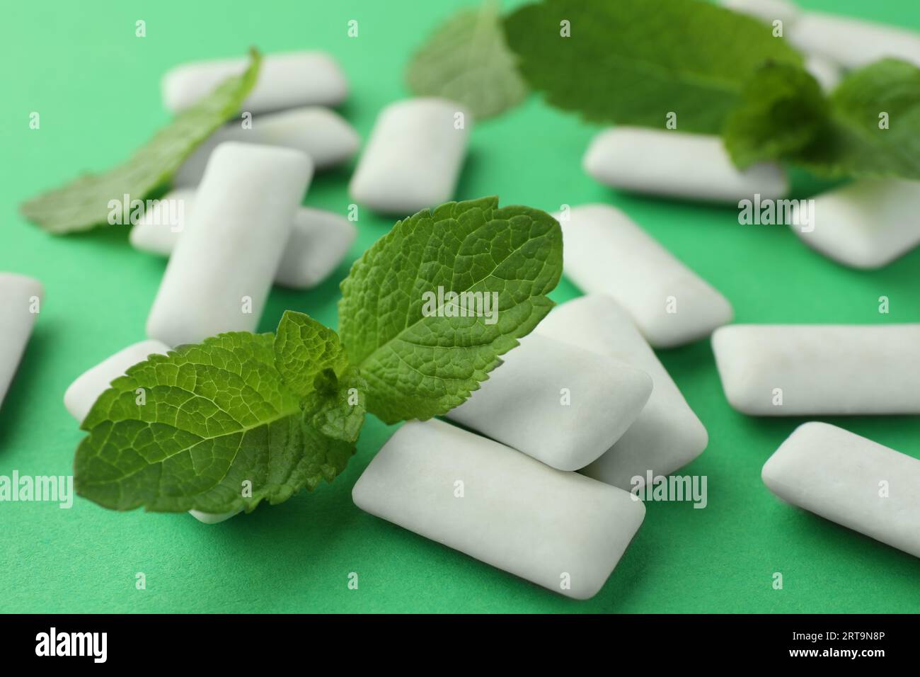 Green mint chewing gum hi-res stock photography and images - Alamy