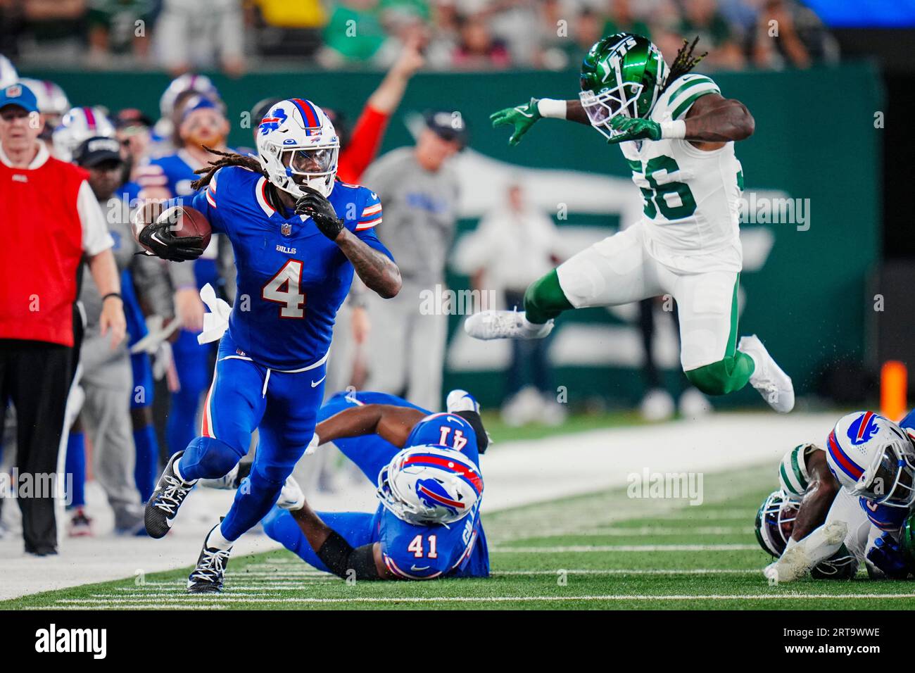 Buffalo Bills running back James Cook (4) runs with New York Jets ...