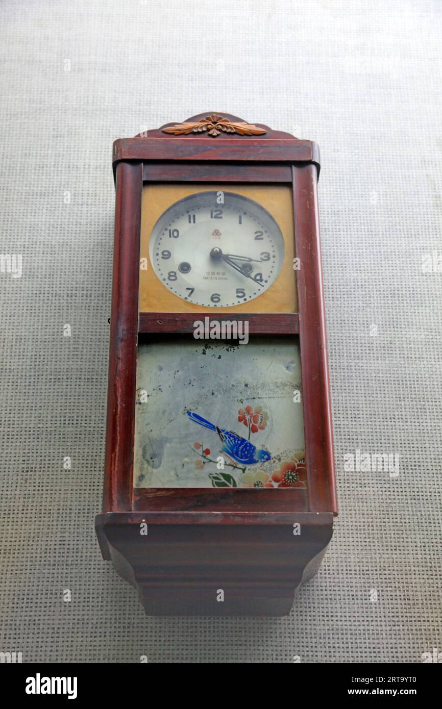 Ancient chinese clock hi-res stock photography and images - Alamy