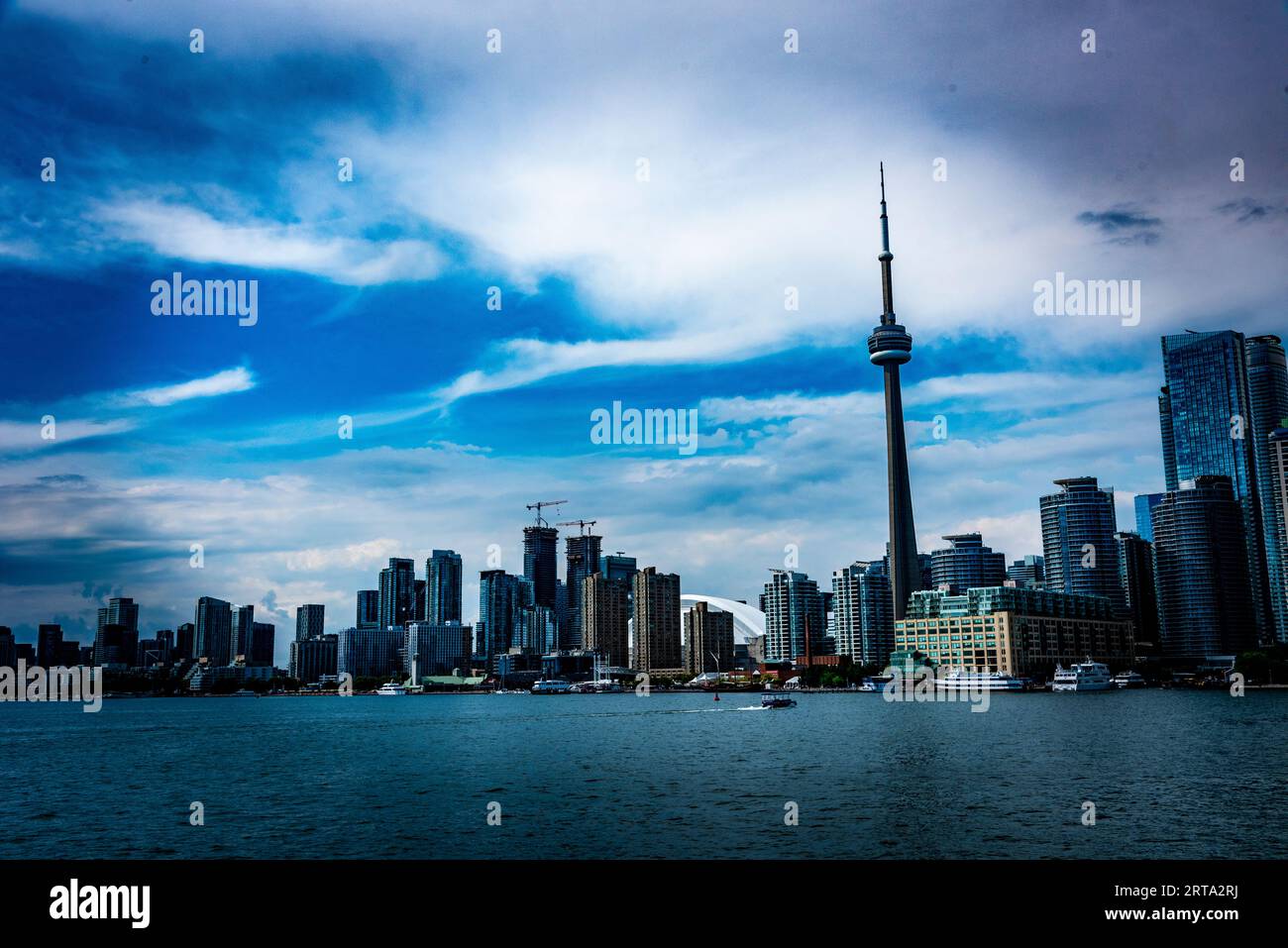 TORONTO CANADA 11-09-2023-PASEANDO POR LA CIUDAD Toronto, la capital de ...