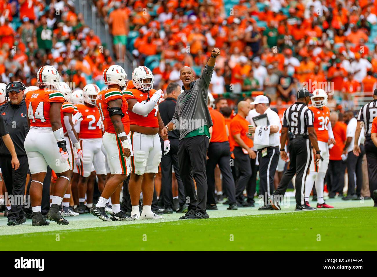 Football tight end hi-res stock photography and images - Alamy