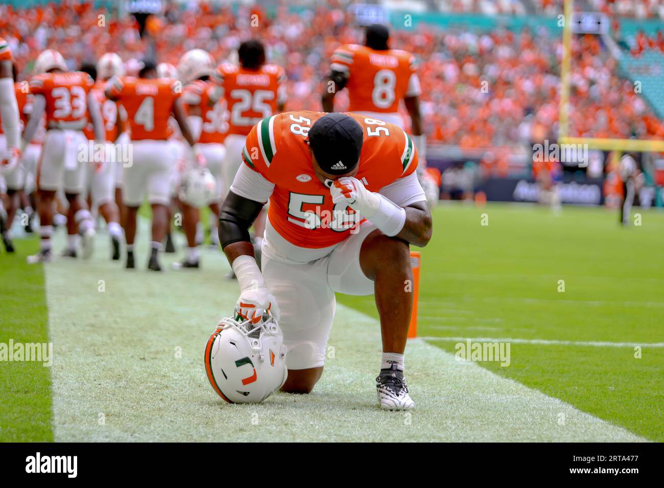 Miami dolphins 33 hi-res stock photography and images - Alamy