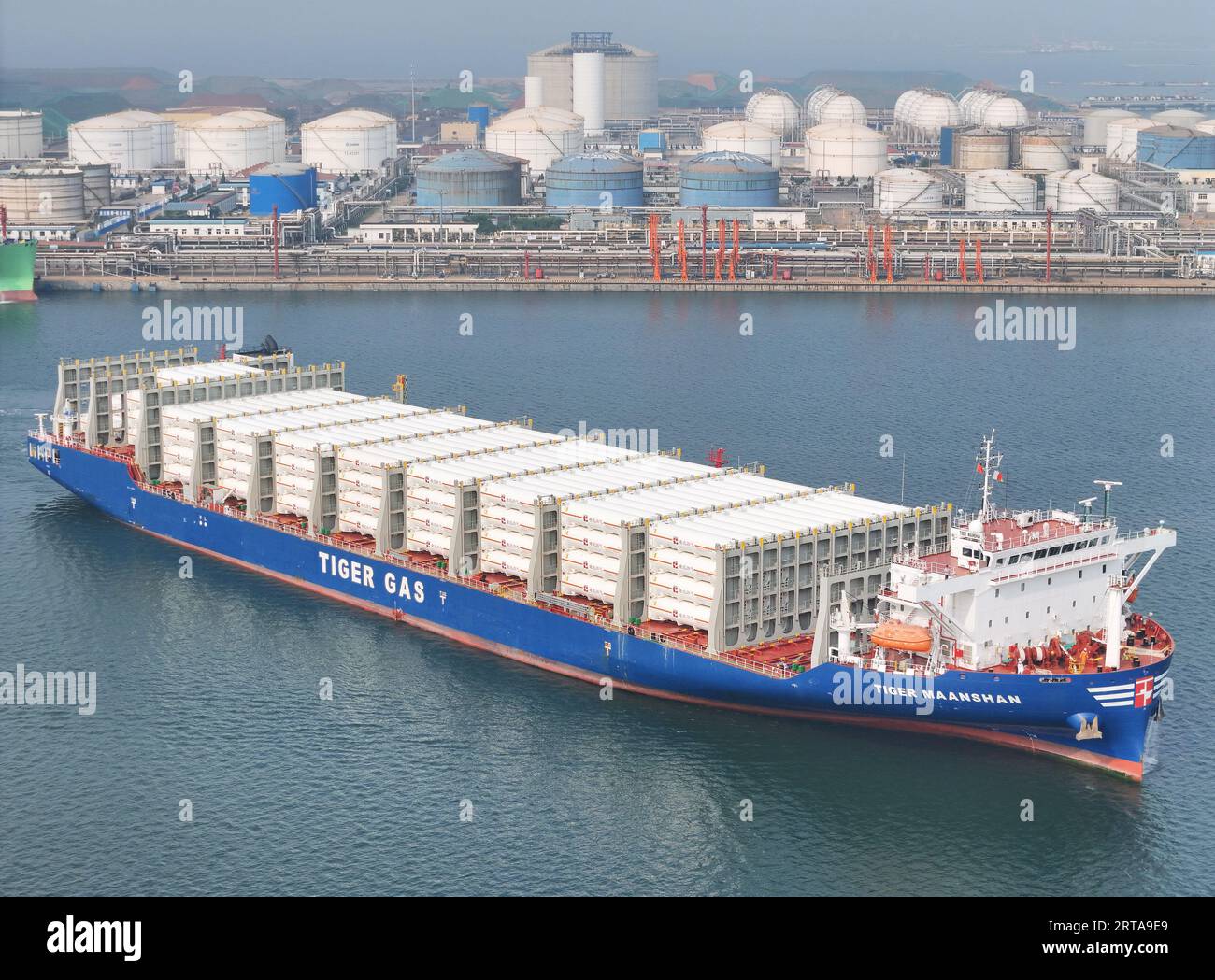 Liquefied natural gas malaysia hi-res stock photography and images - Alamy