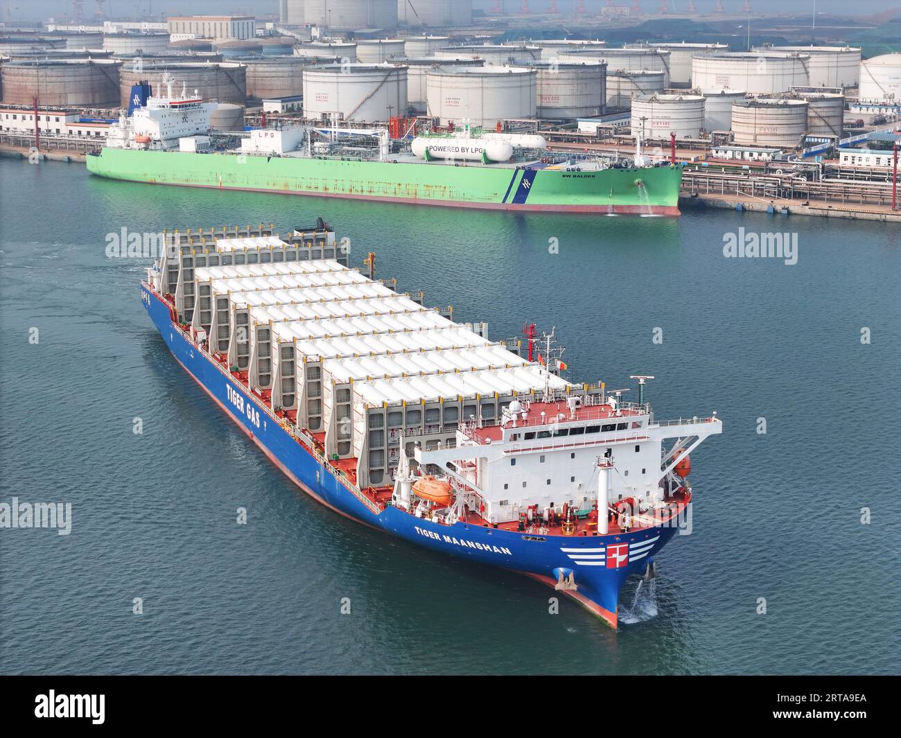 Natural gas tank malaysia hi-res stock photography and images - Alamy