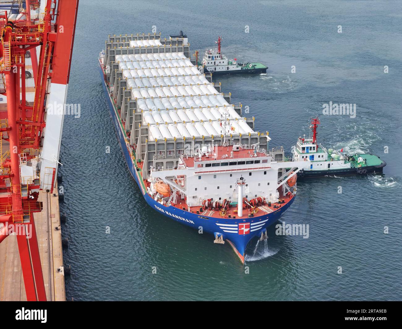 Natural gas tank malaysia hi-res stock photography and images - Alamy