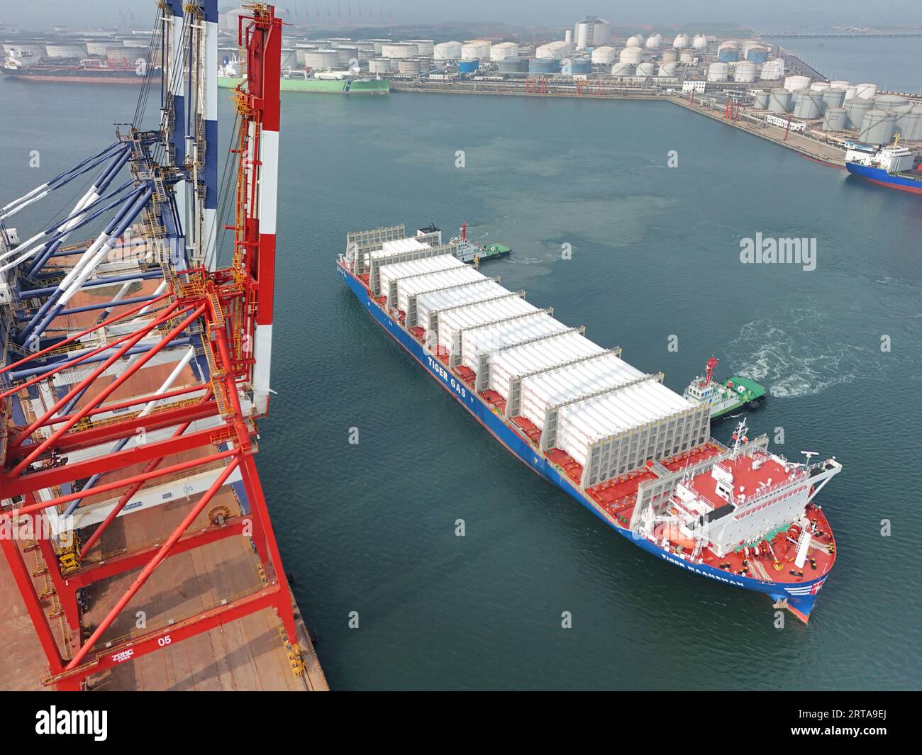 YANTAI, CHINA - SEPTEMBER 11, 2023 - A large LNG tank deck ship loaded ...