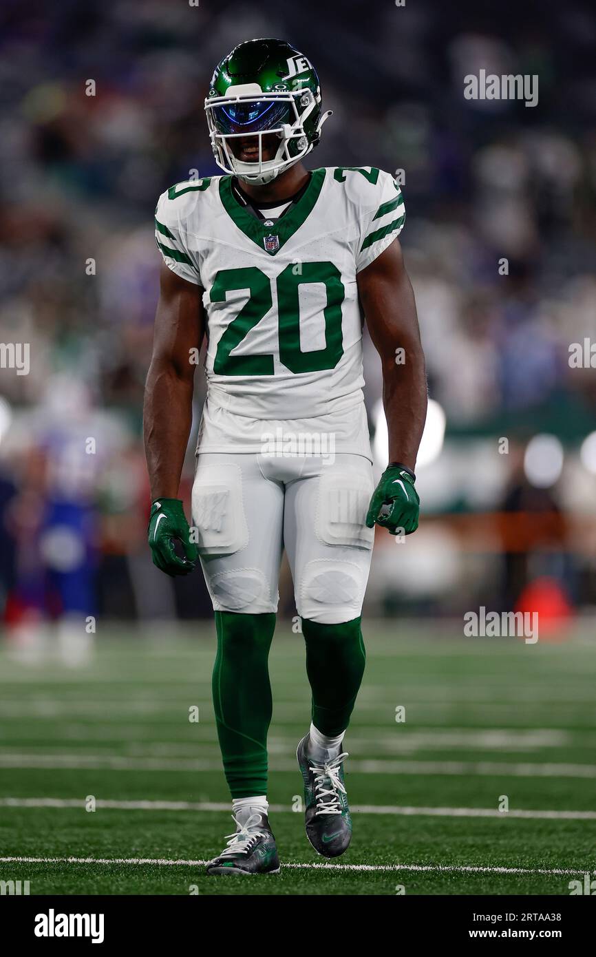 New York Jets running back Breece Hall (20) on the line of scrimmage ...