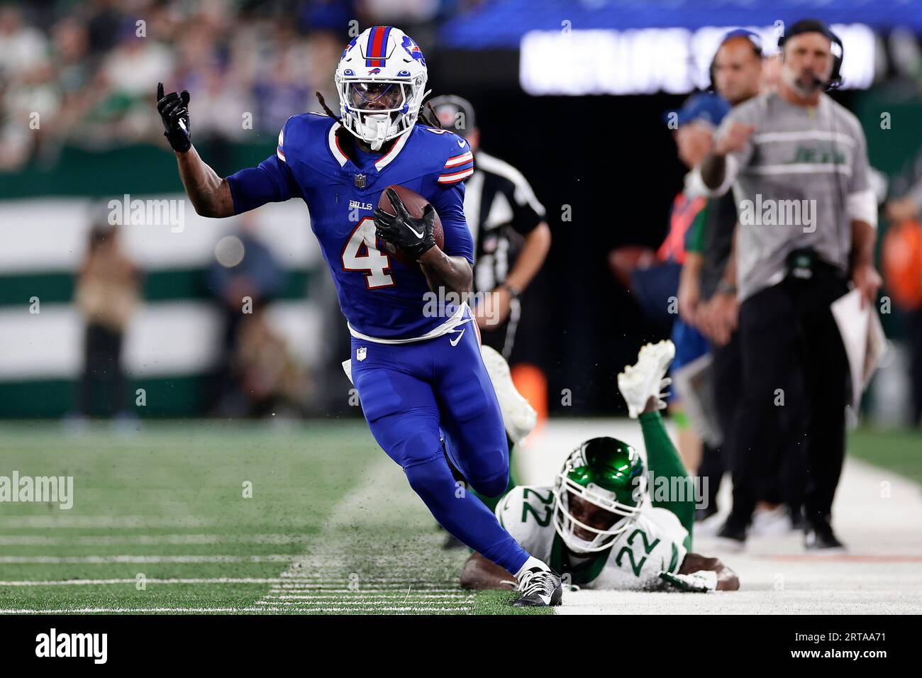 Buffalo Bills running back James Cook (4) carries the ball pas New York ...