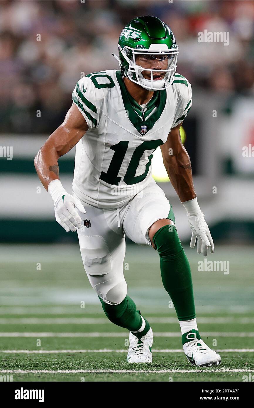 New York Jets wide receiver Allen Lazard (10) on the line of scrimmage ...