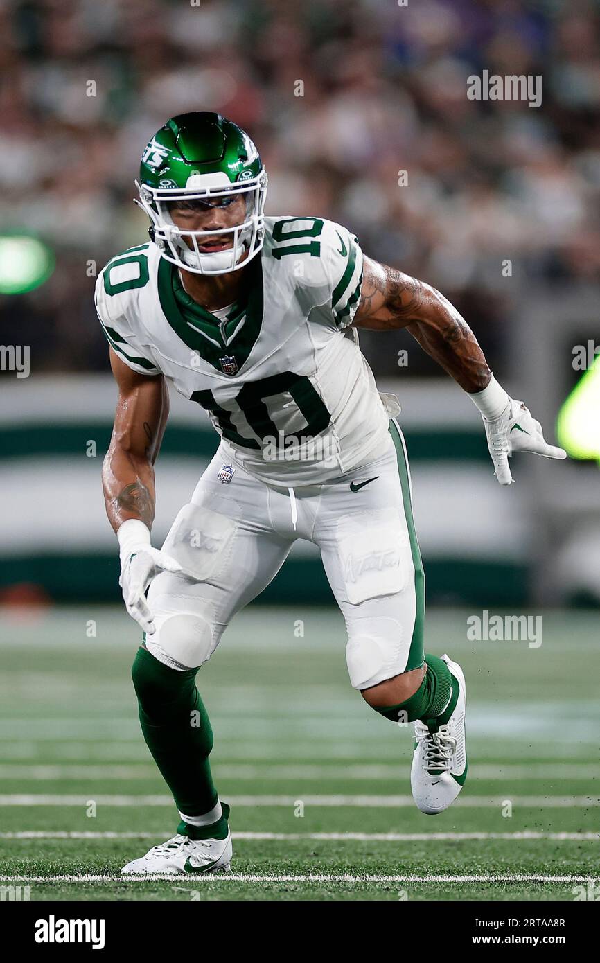 New York Jets wide receiver Allen Lazard (10) on the line of scrimmage ...