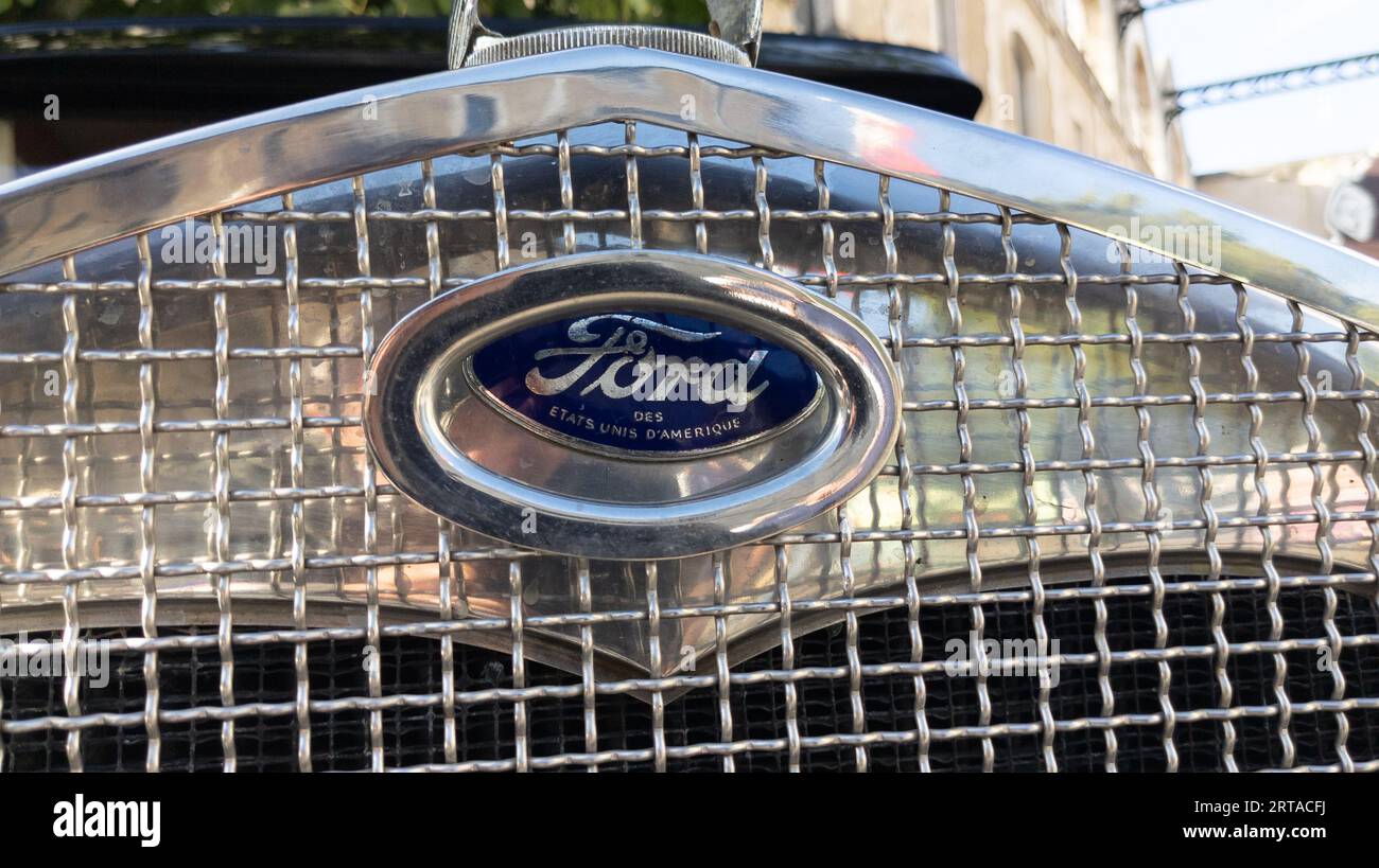 Bordeaux , France - 09 04 2023 : Ford des etats unis d'amerique french ...