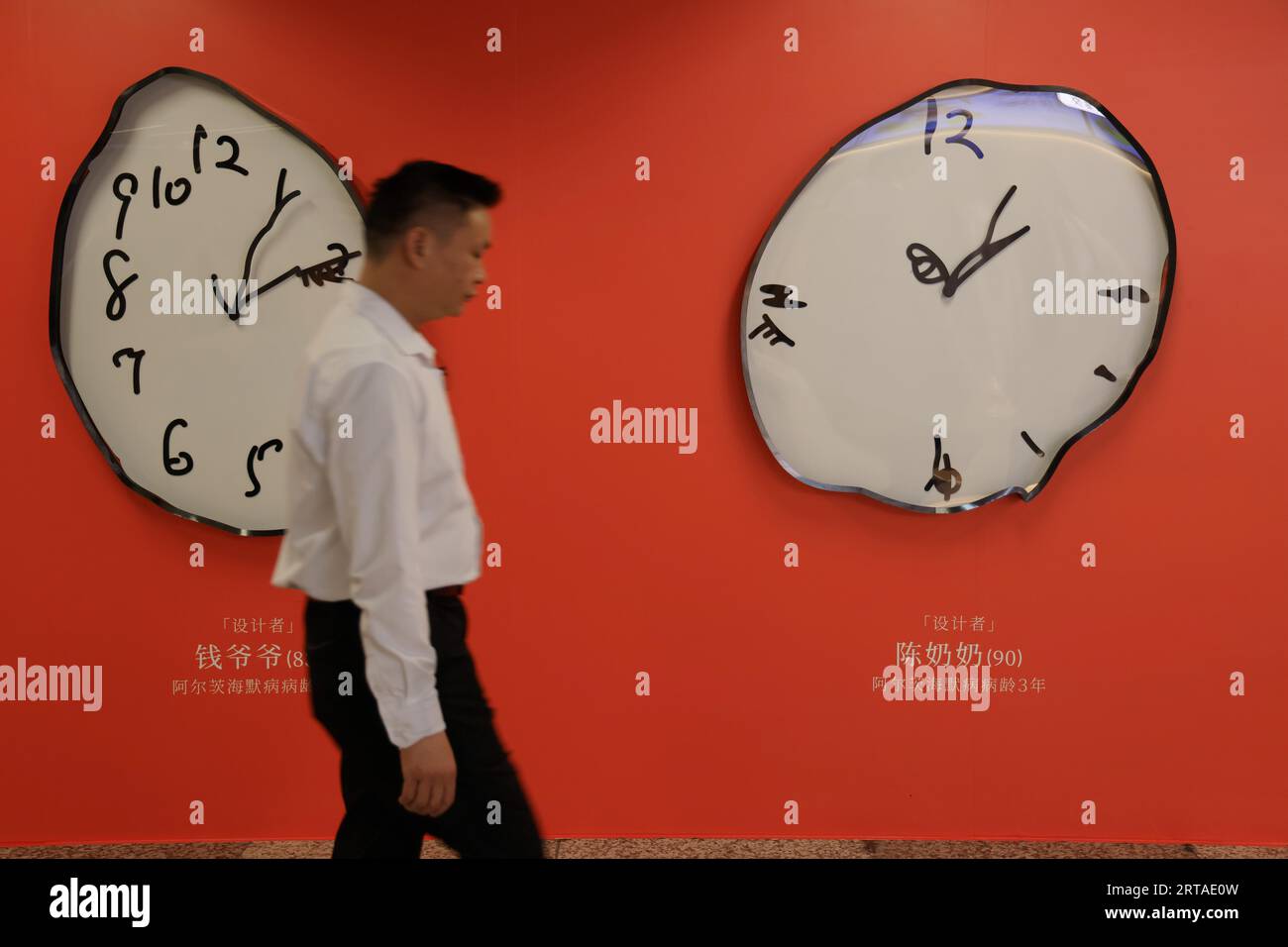 The clock drawing tests conducted by elderly people with Alzheimer's ...