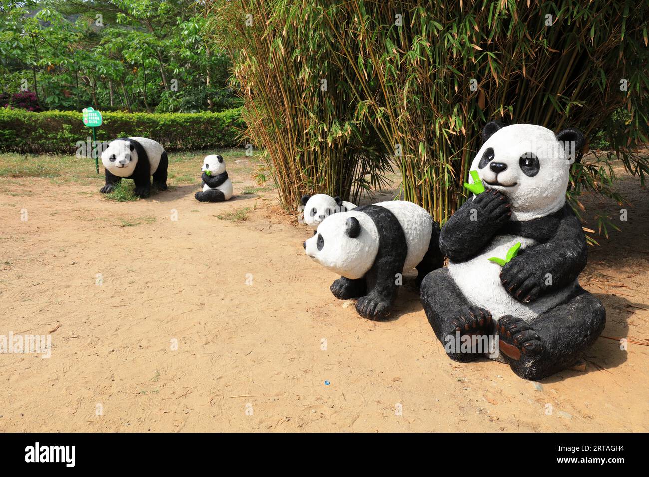 Giant panda sculpture hi-res stock photography and images - Alamy