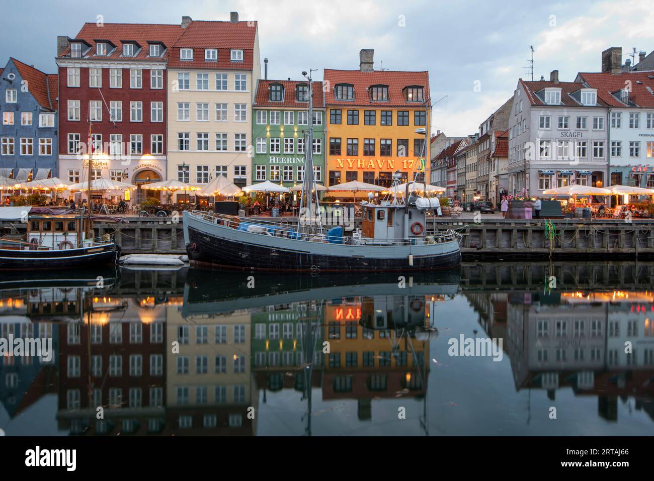 Colorful houses in Nyhavn, Copenhagen, Denmark Stock Photo - Alamy
