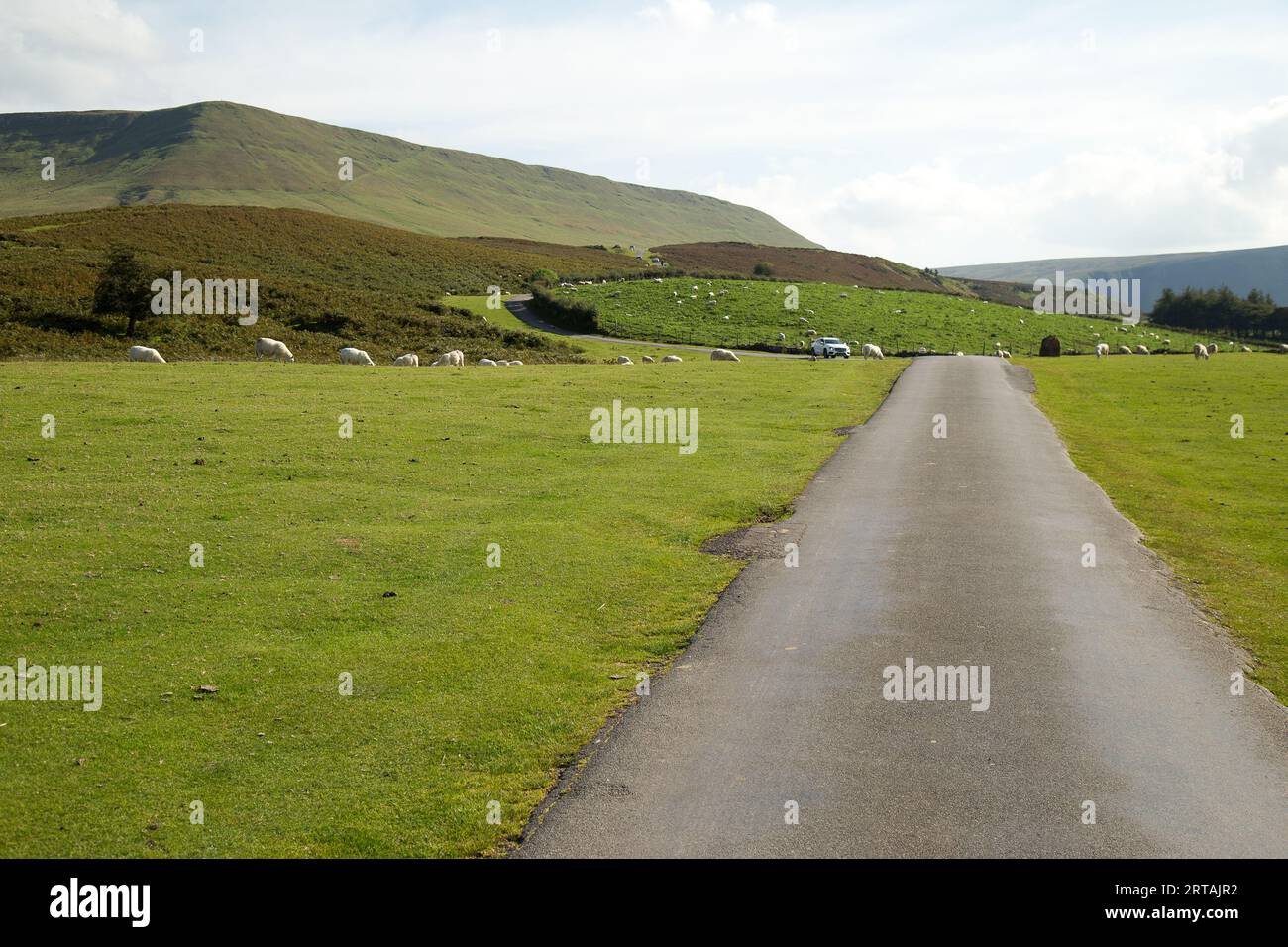 Black mountain pass brecon beacons hi-res stock photography and images ...