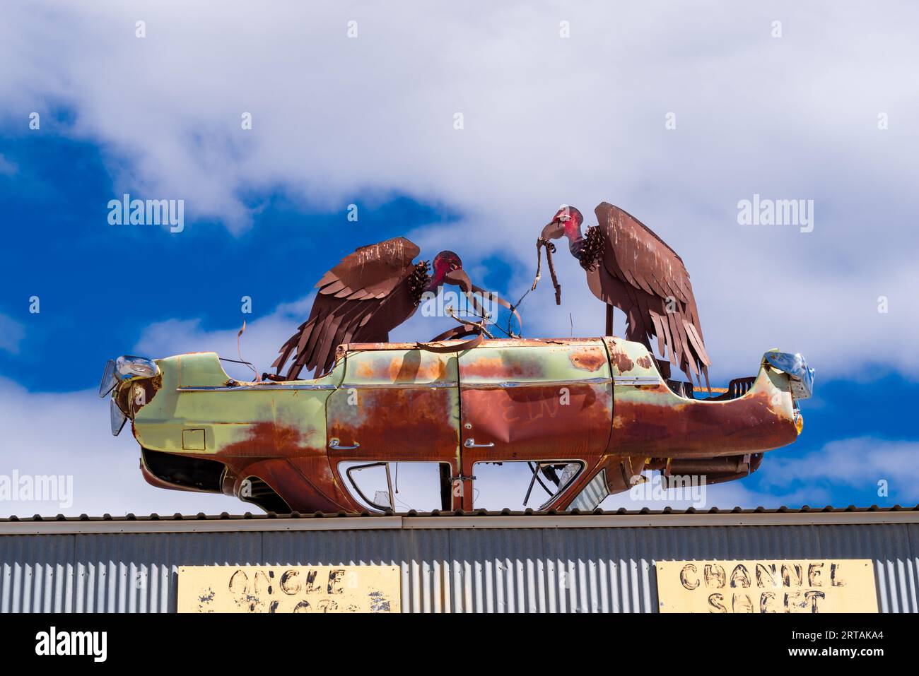 Metal vulture hi-res stock photography and images - Alamy