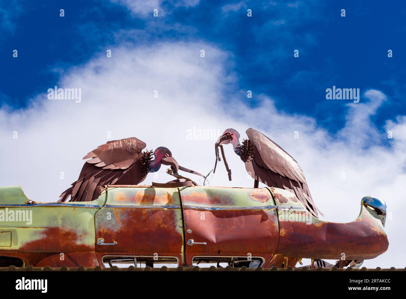 Metal vulture hi-res stock photography and images - Alamy