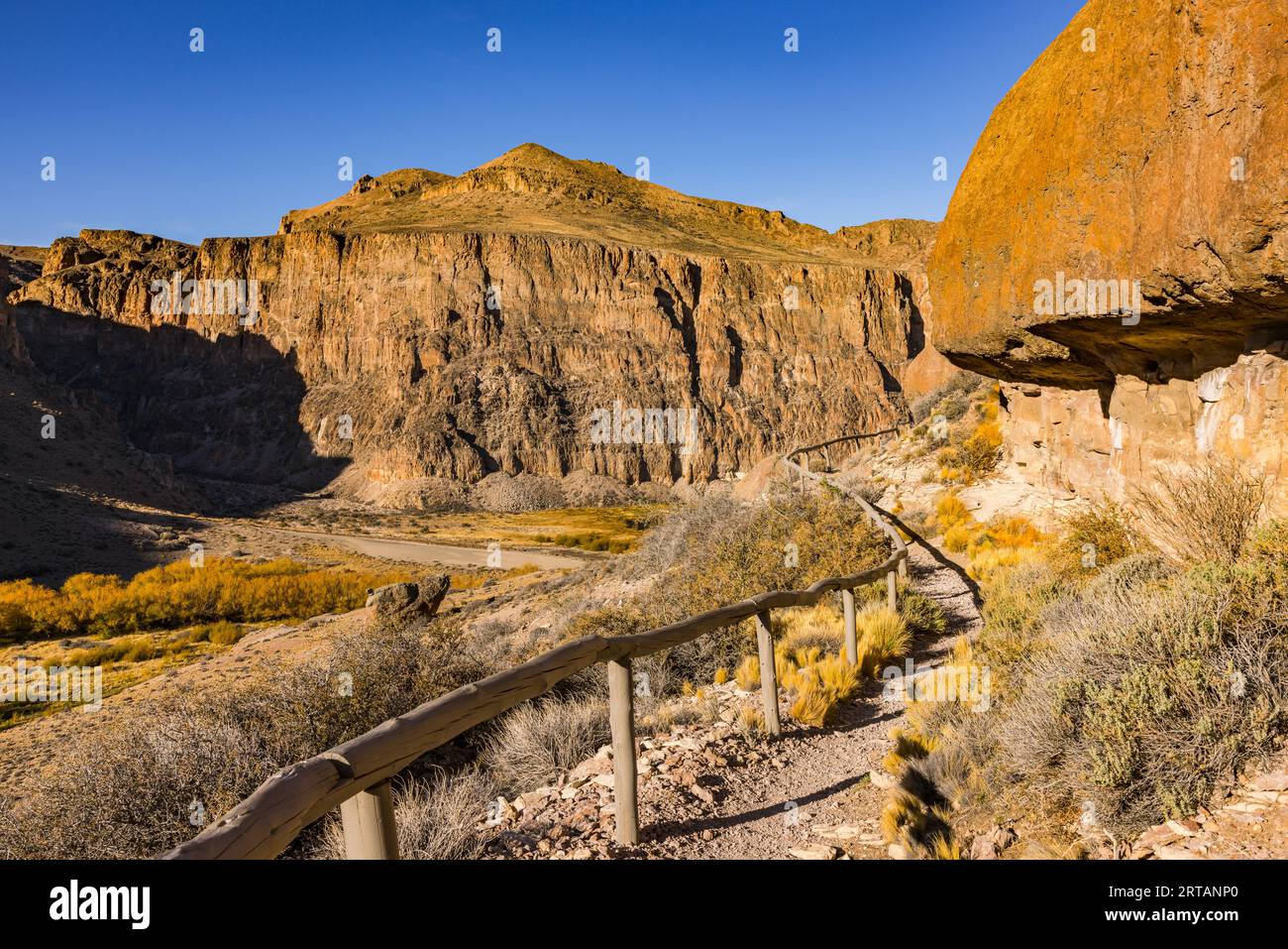 Picturesque path along the well-known Cueva de las Manos at the Canyon ...