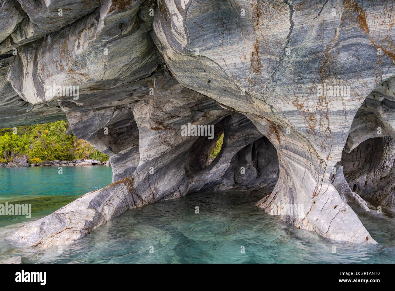 Fascinating structures and cavities in the marble of the Capillas de ...