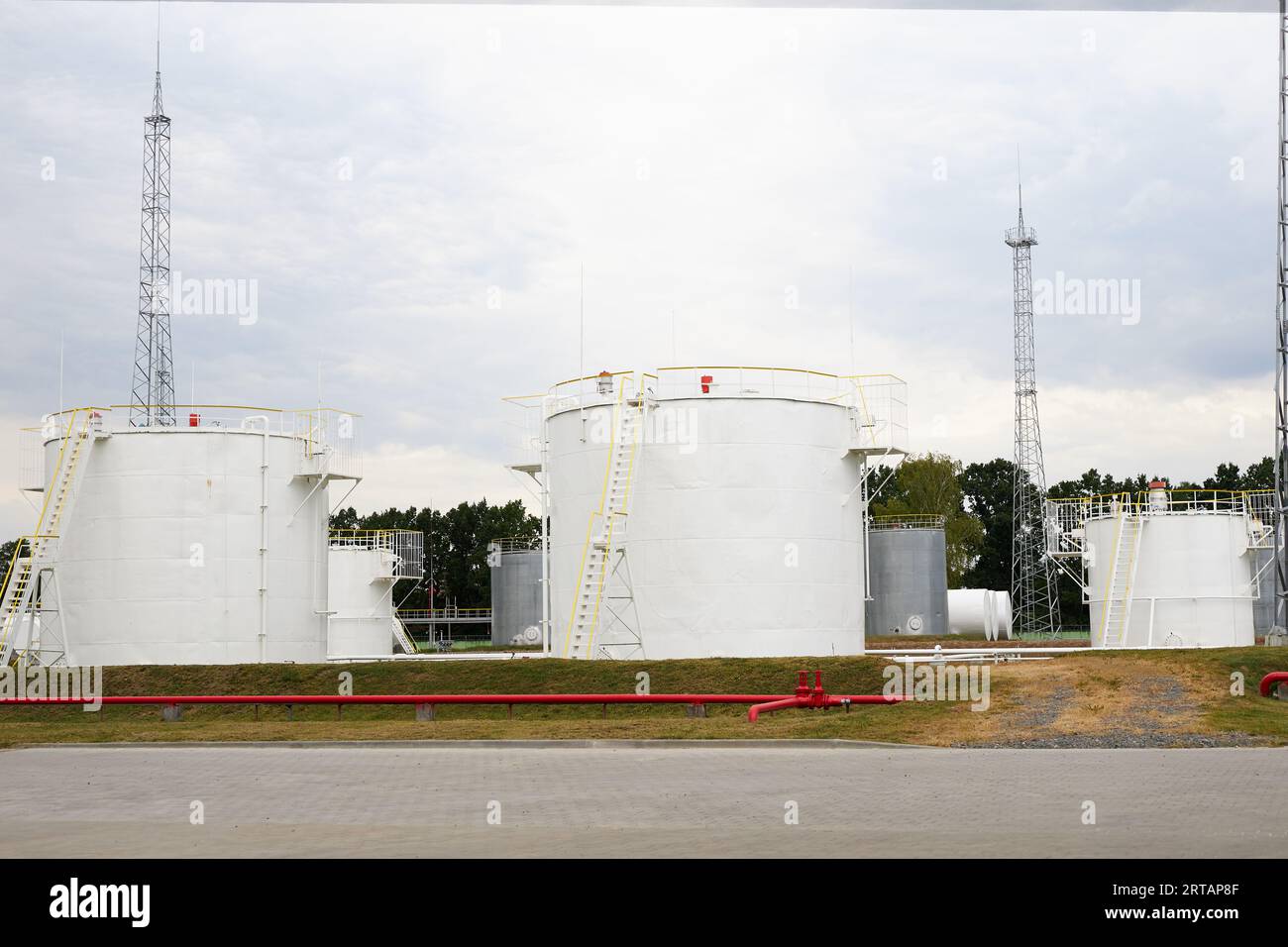 Crude oil refining process hi-res stock photography and images - Alamy