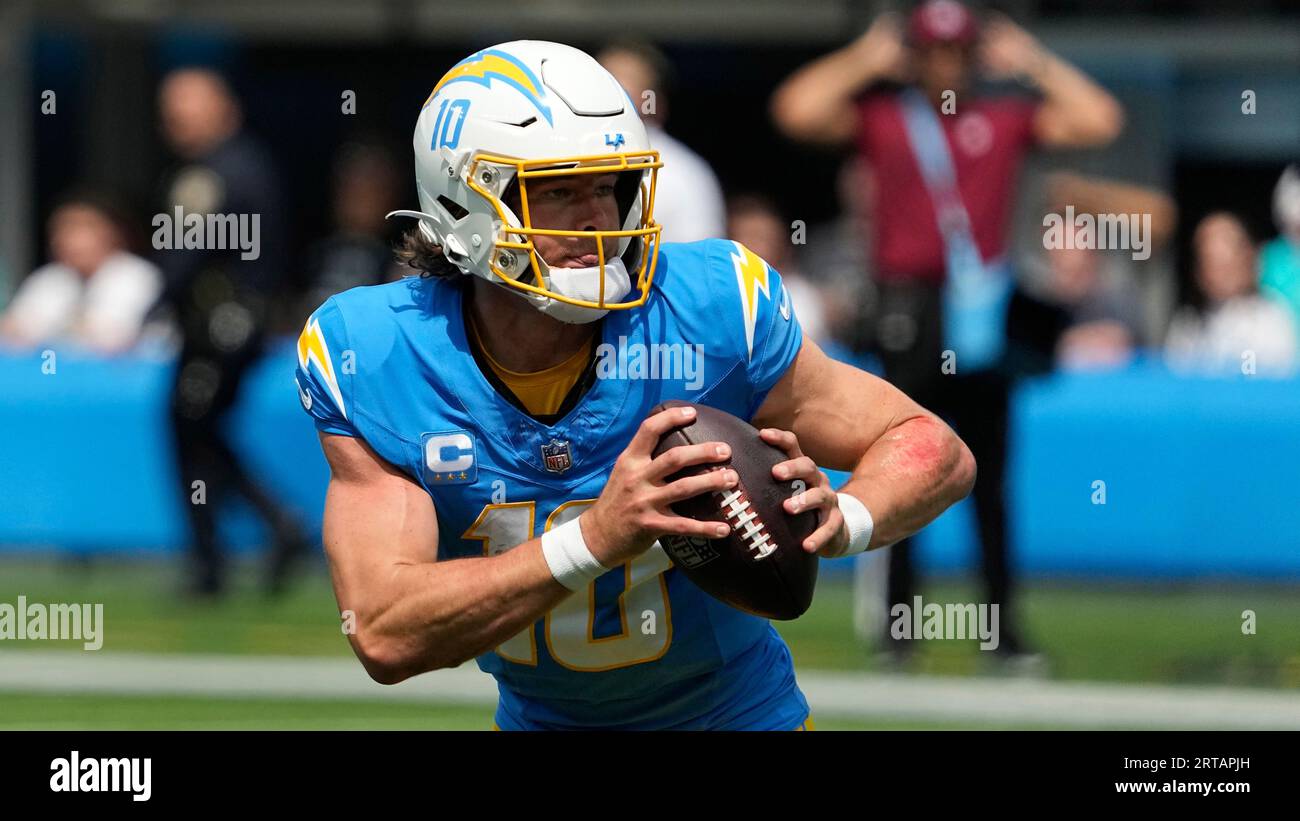 Los Angeles Chargers quarterback Justin Herbert gets set to pass during ...
