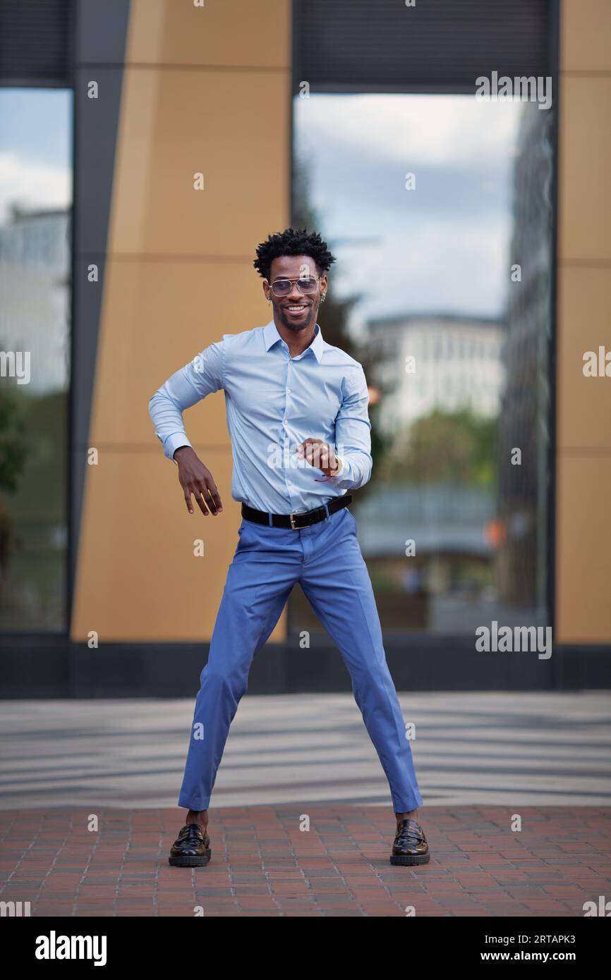 African american guy dancing hi-res stock photography and images - Alamy