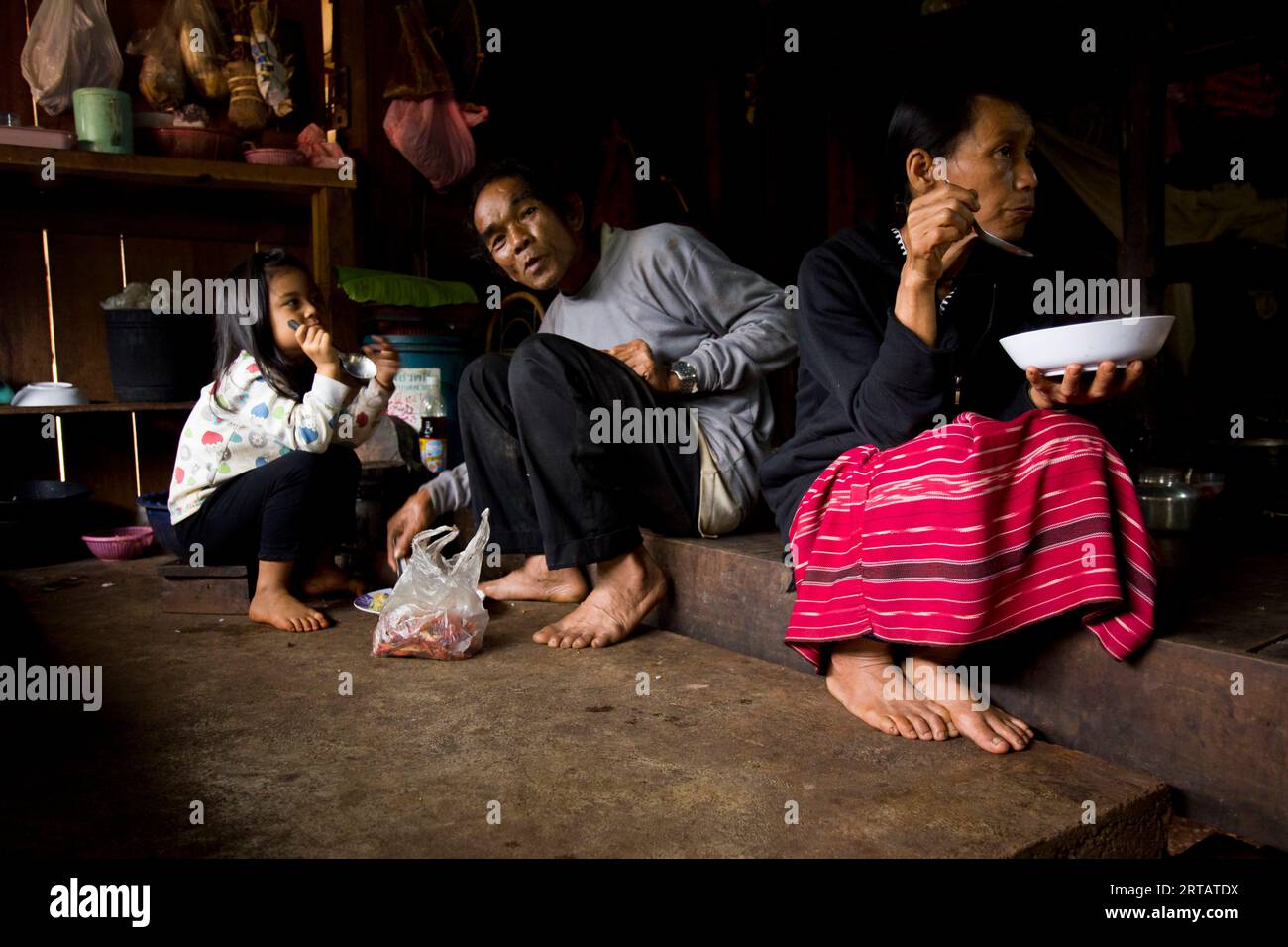 Thailand family village eating hi-res stock photography and images - Alamy