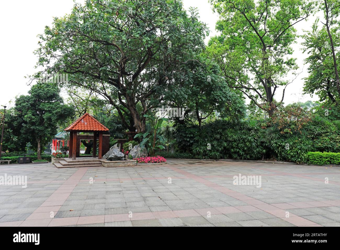 Yuexiu Park Plaza, Guangzhou, China Stock Photo - Alamy