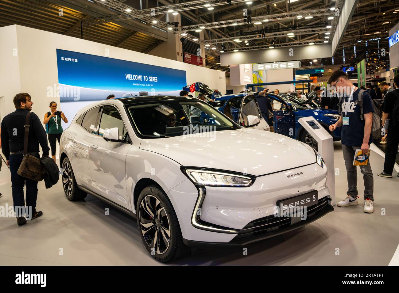 Seres 5 hi-res stock photography and images - Alamy