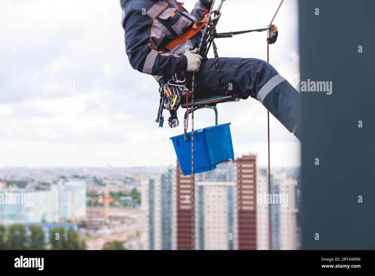 Rope access window washer hi-res stock photography and images - Alamy