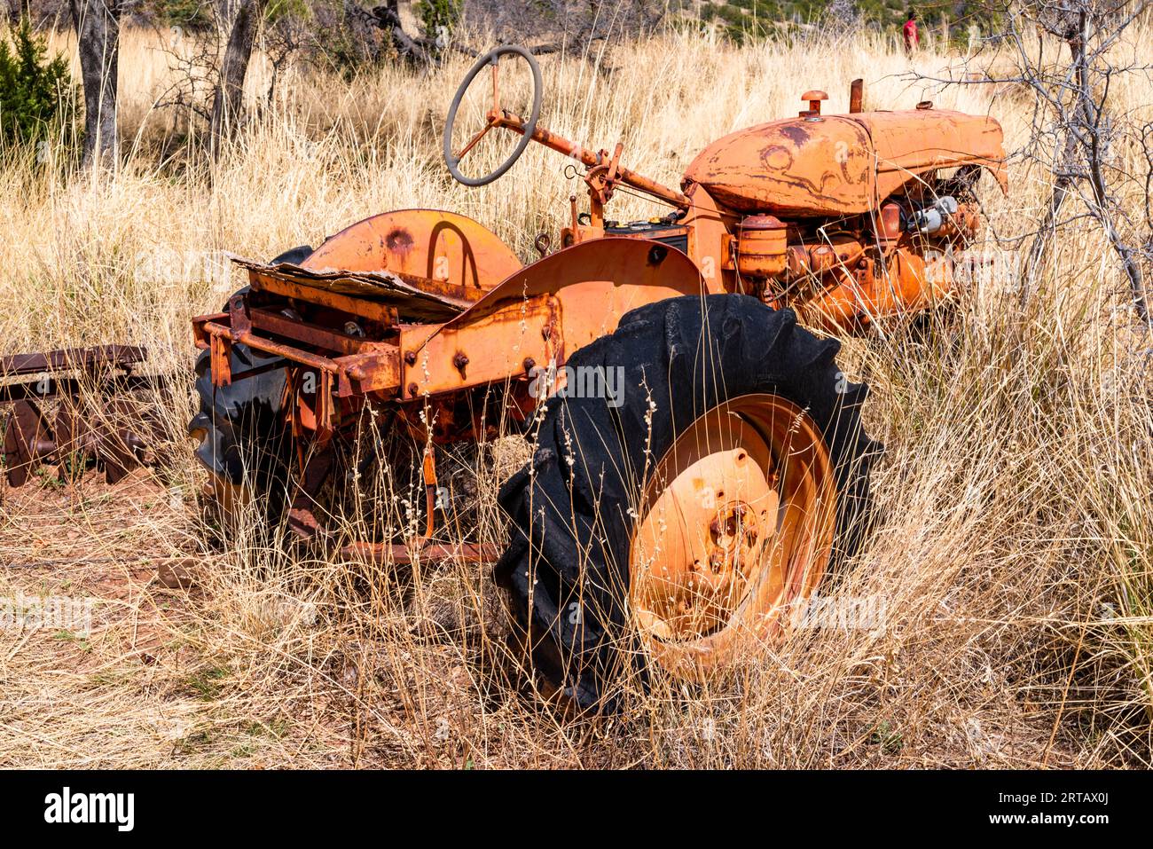 Car behind tractor hi-res stock photography and images - Alamy