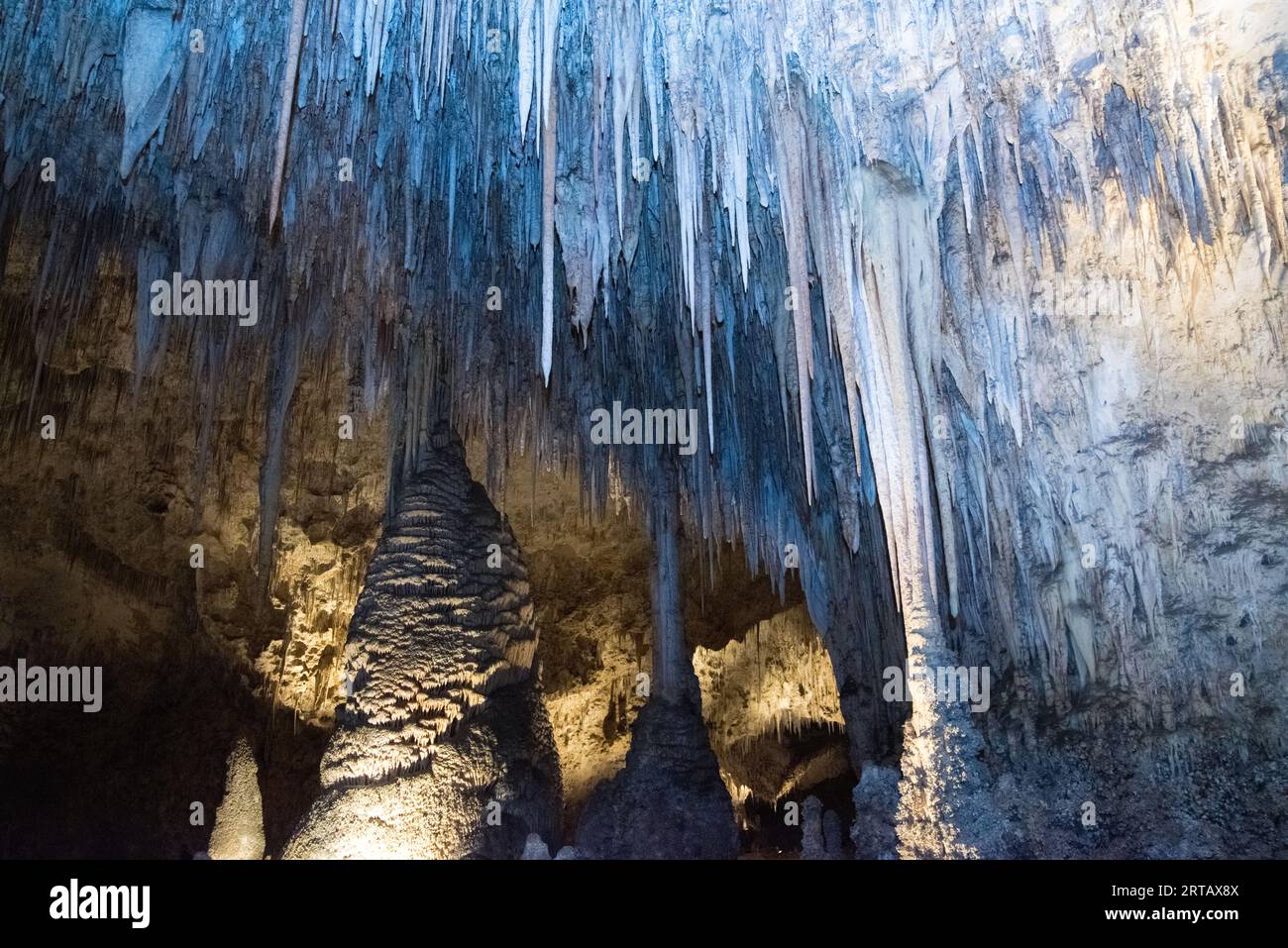 Stalagmites, Stalagtites and rock formations in the caves of Carlsbad ...