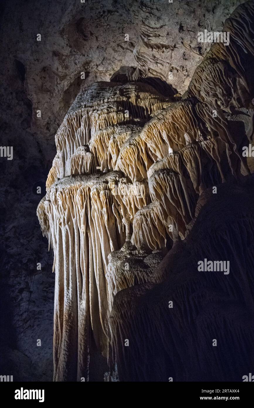 Stalagmites, Stalagtites and rock formations in the caves of Carlsbad ...