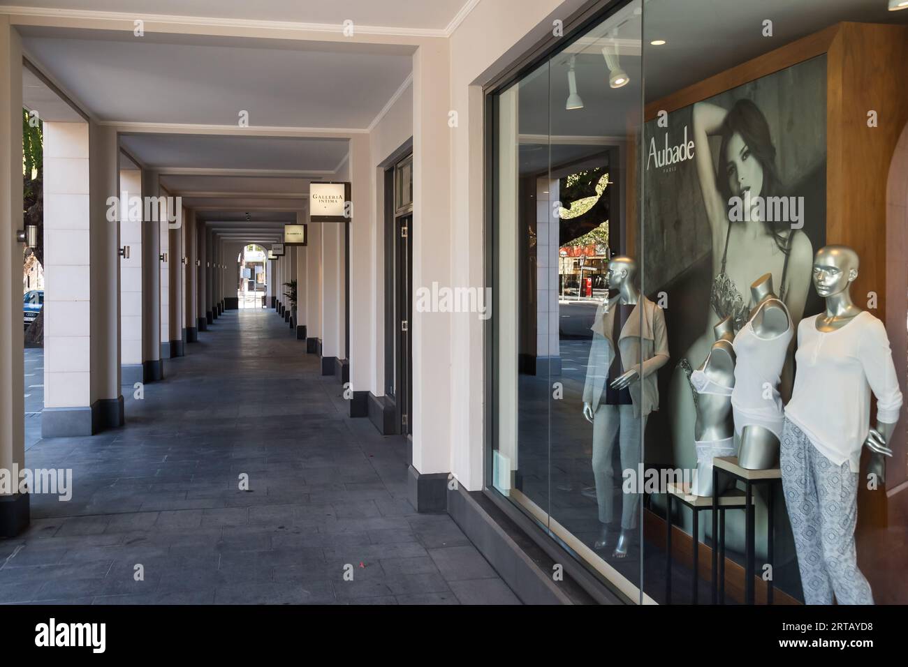 Double Bay street views in Sydney's Eastern Suburbs, showing manikins ...