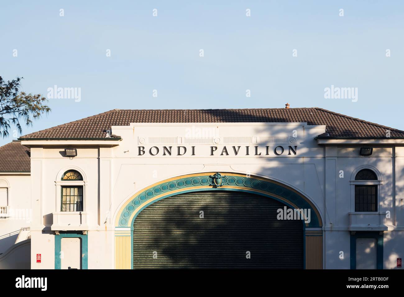 Beachfront apartments bondi hi-res stock photography and images - Alamy