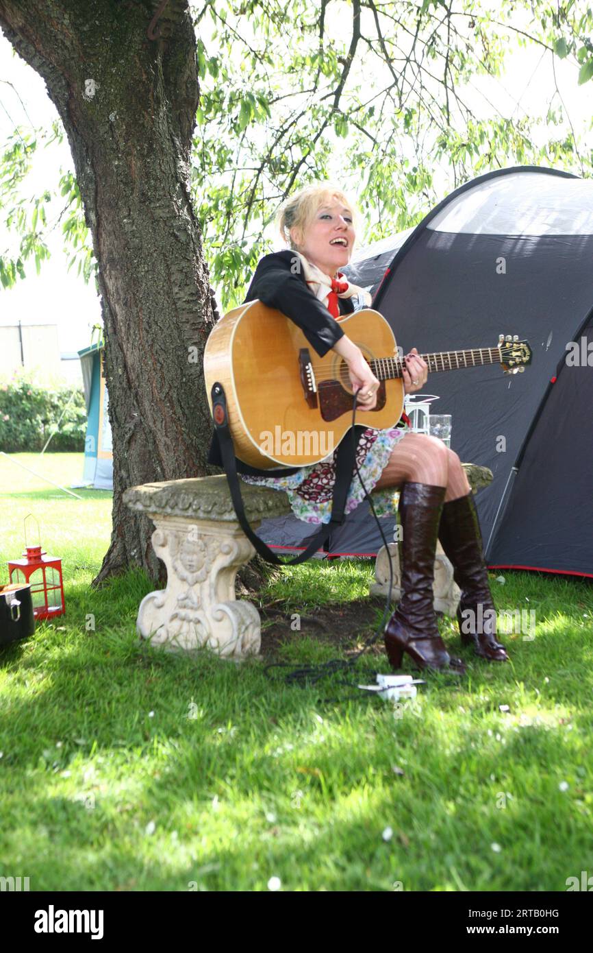 Martha wainwright singer hi-res stock photography and images - Alamy