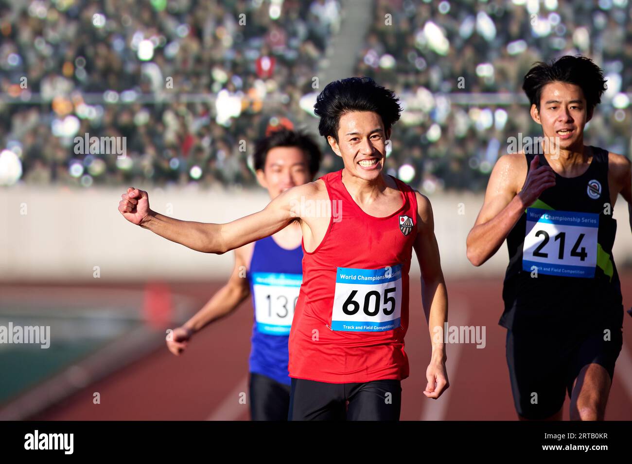 Runner track pose hi-res stock photography and images - Alamy