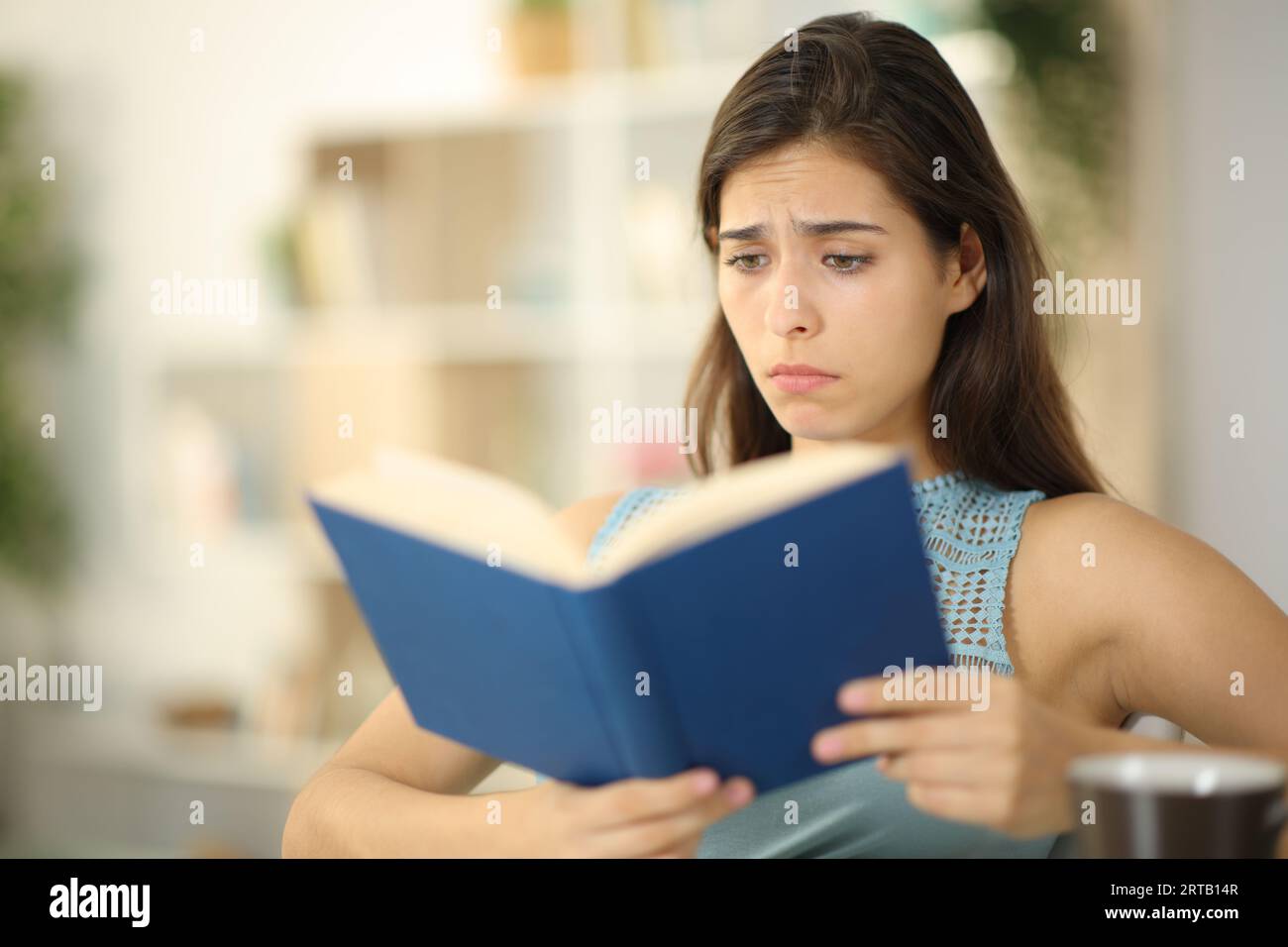 Woman romantic reading hi-res stock photography and images - Alamy