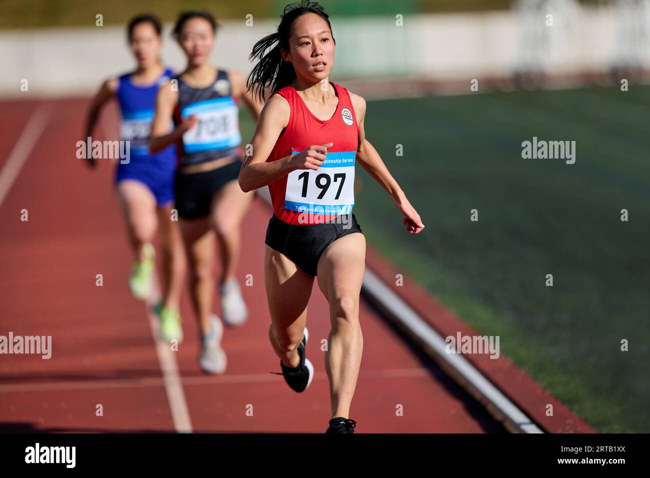 Female track athletes competition hi-res stock photography and images ...