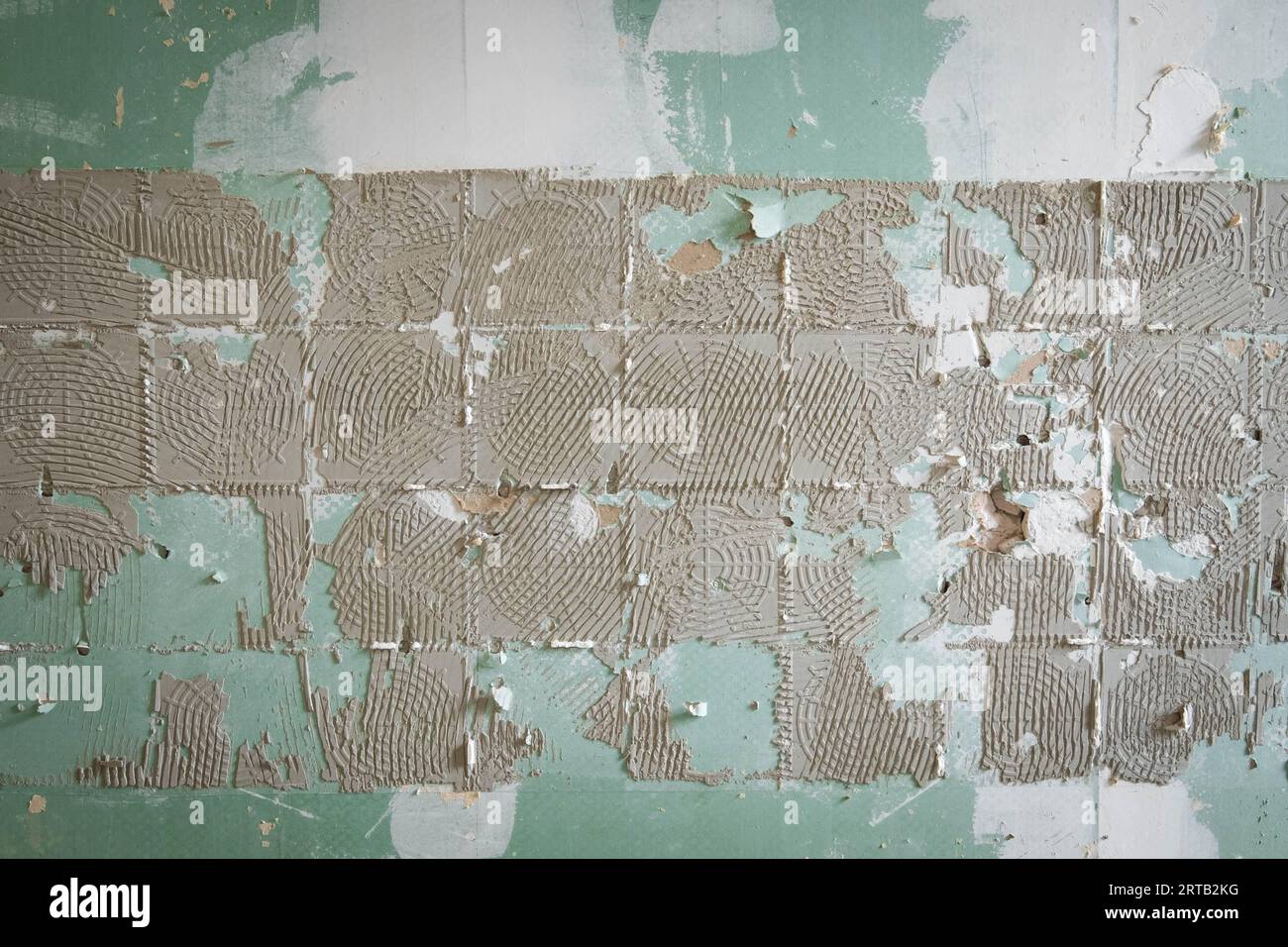 Removing old tiles from wall hi-res stock photography and images - Alamy