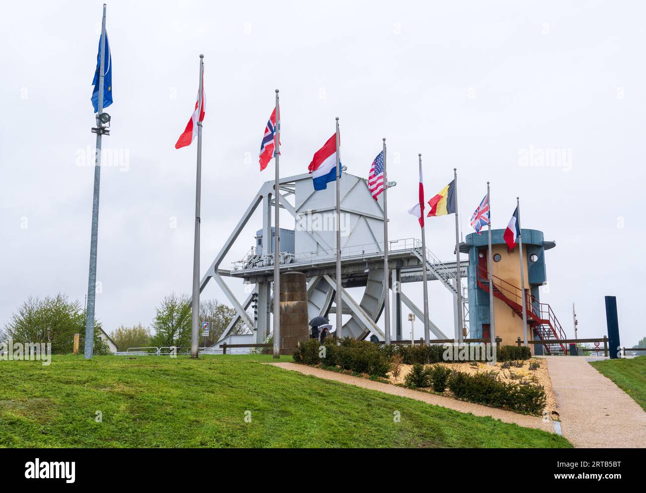 Pegasus bridge memorial and airborne museum hi-res stock photography ...